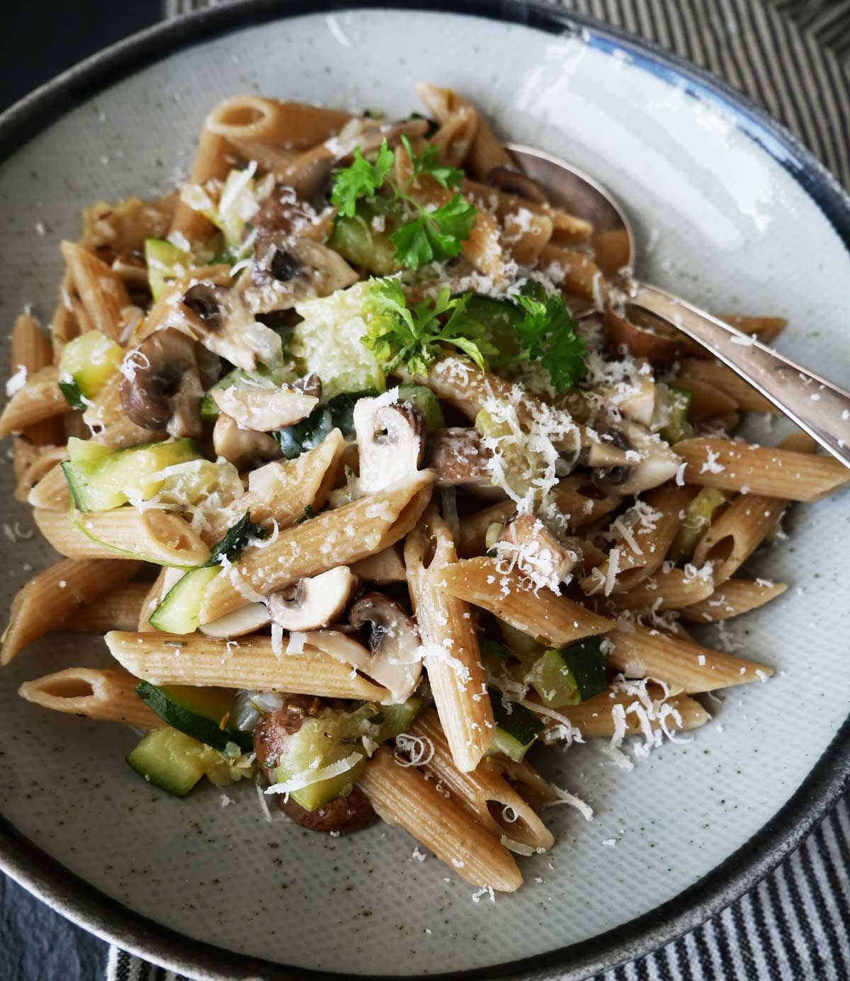 One pot pasta – Opskrift på nem vegetar pastaret til hverdage