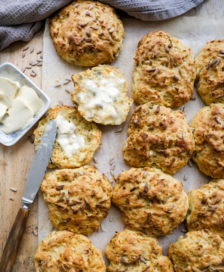 Gulerodsboller – Opskrift på nemme boller med solsikkekerner