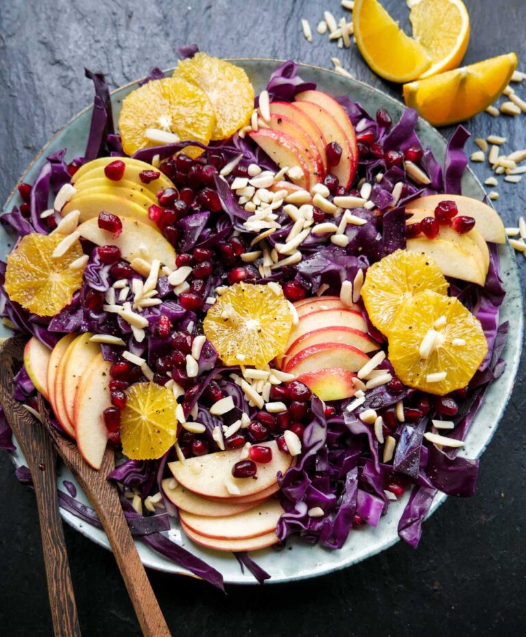 Rødkålssalat – Opskrift på lækker salat med rødkål, appelsin og æble