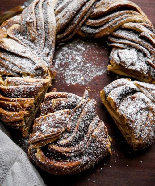 Kanelkrans – Skøn opskrift på vegansk kanelkrans med flormelis
