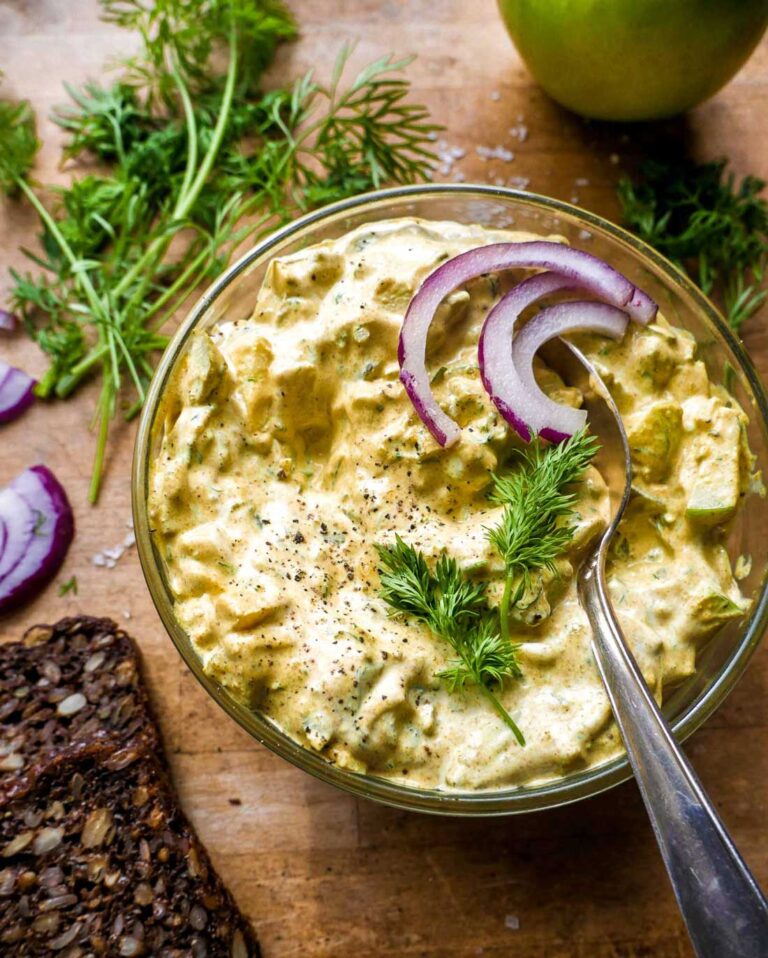 Vegansk karrysalat – Opskrift på nem karrysalat uden æg på 10 min.