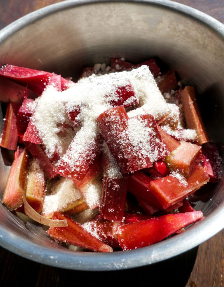 Rabarberkompot – Opskrift på nem kompot med rabarber på 30 min